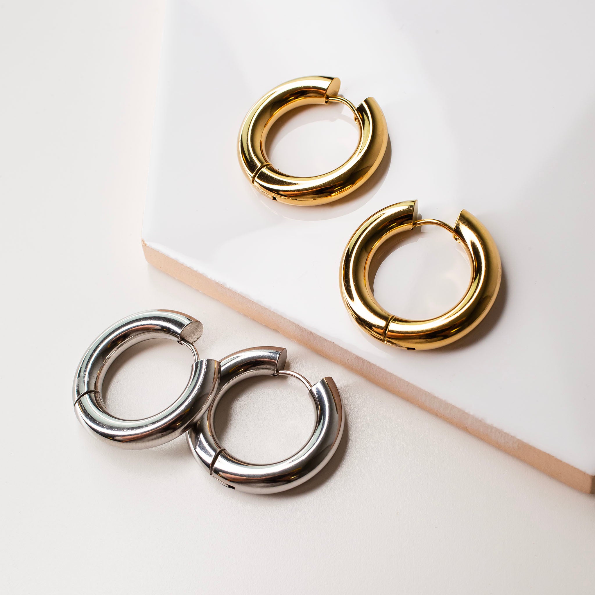 Chunky Donut Locking Hoop Earrings - Pair – Grayling